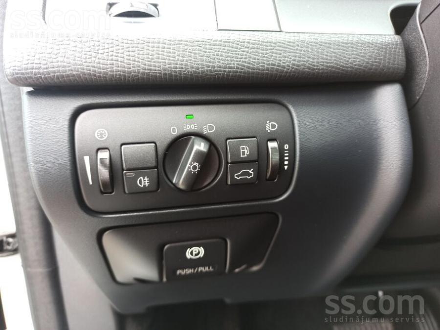 White Volvo XC60 2011 in Daugavpils, with an engine capacity of 2.40 L and mileage of 0 thousand km for 8800 €, photo 26 on AUTOMOTO.COM.LV