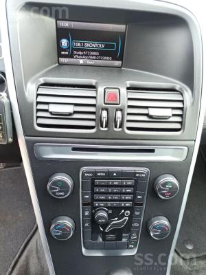 White Volvo XC60 2011 in Daugavpils, with an engine capacity of 2.40 L and mileage of 0 thousand km for 8800 €, photo 29 on AUTOMOTO.COM.LV