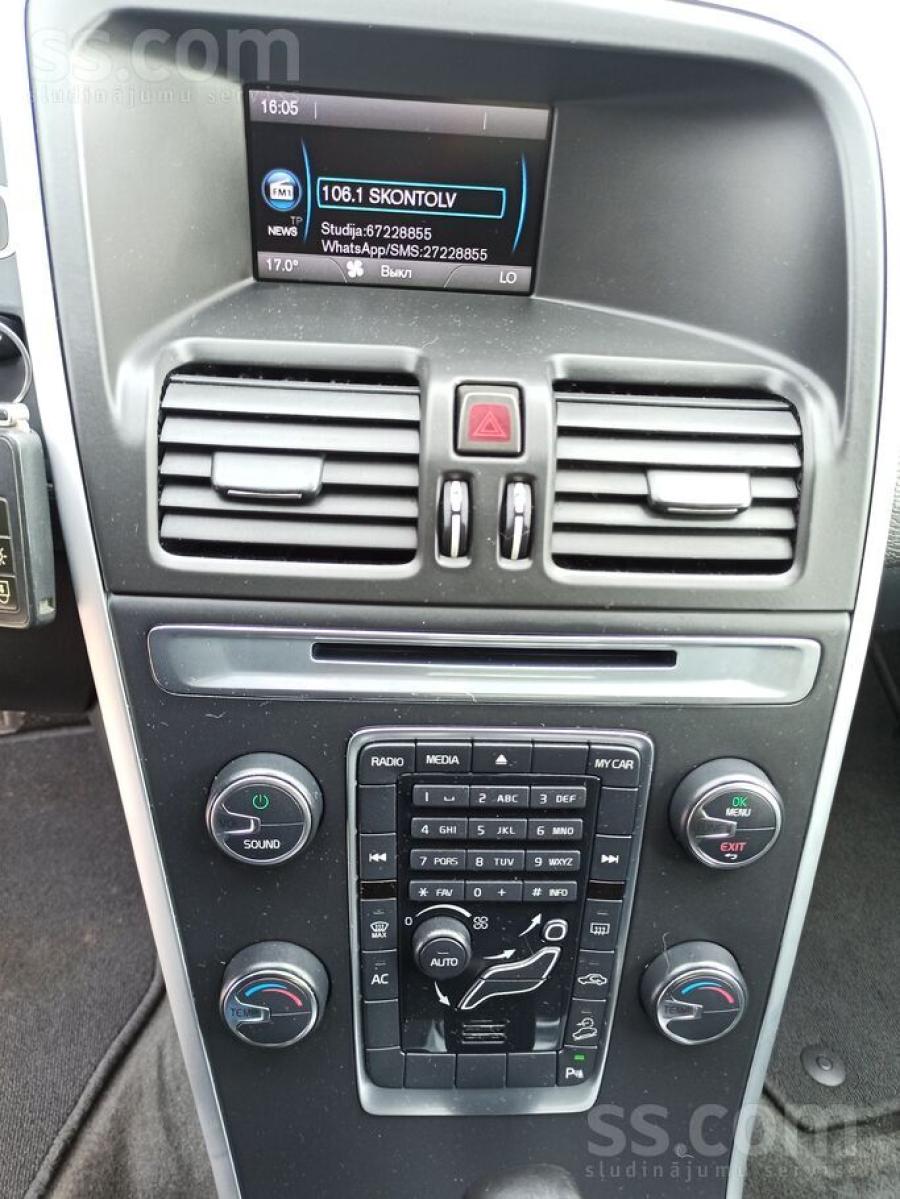 White Volvo XC60 2011 in Daugavpils, with an engine capacity of 2.40 L and mileage of 0 thousand km for 8800 €, photo 29 on AUTOMOTO.COM.LV