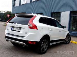 White Volvo XC60 2011 in Riga, with an engine capacity of 2.40 L and mileage of 241 thousand km for 9980 €, photo 3 on AUTOMOTO.COM.LV