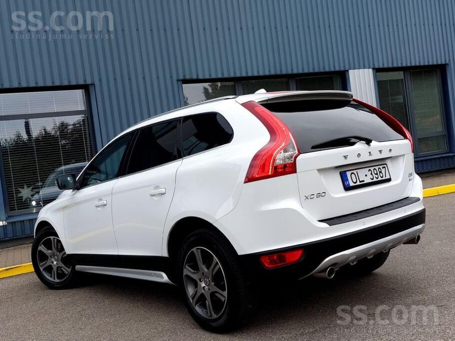 White Volvo XC60 2011 in Riga, with an engine capacity of 2.40 L and mileage of 241 thousand km for 9980 €, photo 5 on AUTOMOTO.COM.LV
