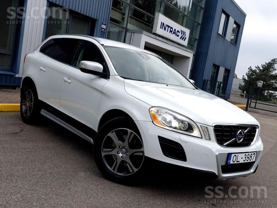 White Volvo XC60 2011 in Riga, with an engine capacity of 2.40 L and mileage of 241 thousand km for 9980 €, photo 6 on AUTOMOTO.COM.LV