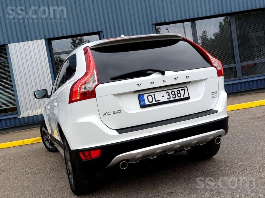White Volvo XC60 2011 in Riga, with an engine capacity of 2.40 L and mileage of 241 thousand km for 9980 €, photo 7 on AUTOMOTO.COM.LV