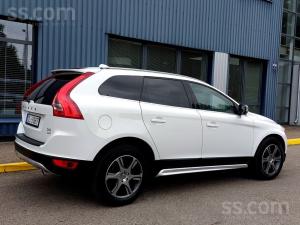 White Volvo XC60 2011 in Riga, with an engine capacity of 2.40 L and mileage of 241 thousand km for 9980 €, photo 10 on AUTOMOTO.COM.LV