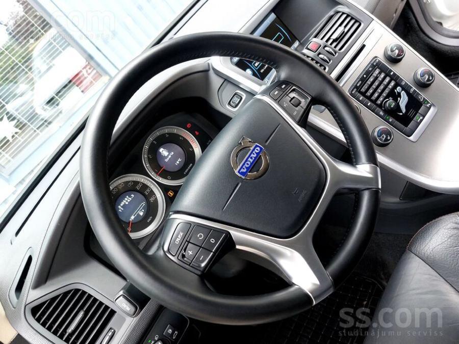 White Volvo XC60 2011 in Riga, with an engine capacity of 2.40 L and mileage of 241 thousand km for 9980 €, photo 21 on AUTOMOTO.COM.LV
