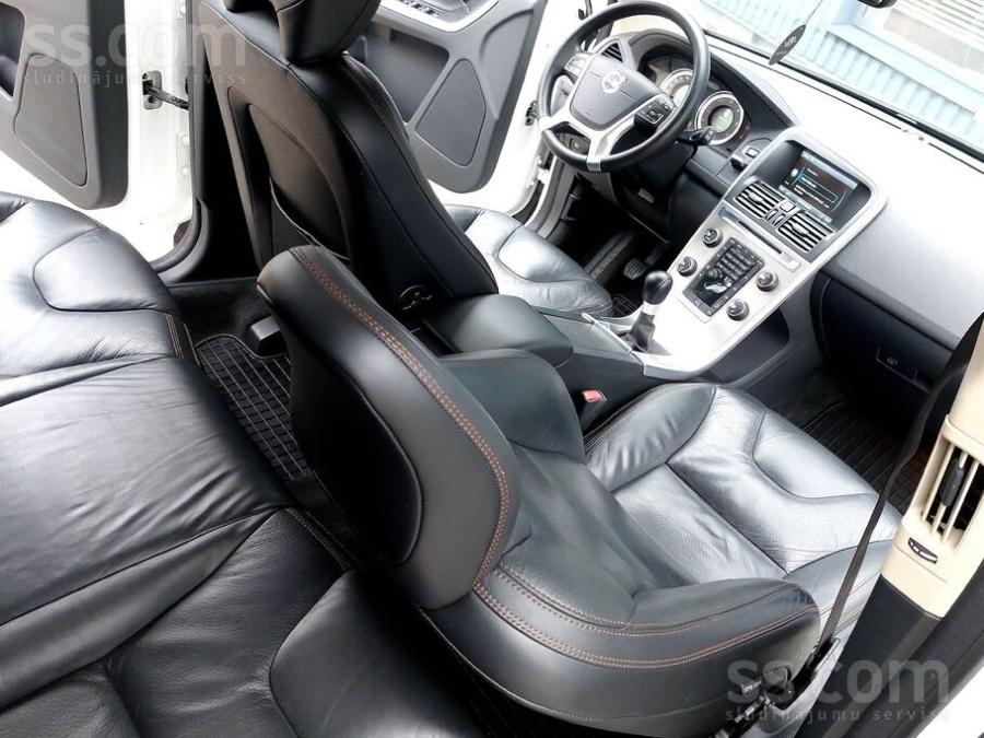 White Volvo XC60 2011 in Riga, with an engine capacity of 2.40 L and mileage of 241 thousand km for 9980 €, photo 24 on AUTOMOTO.COM.LV