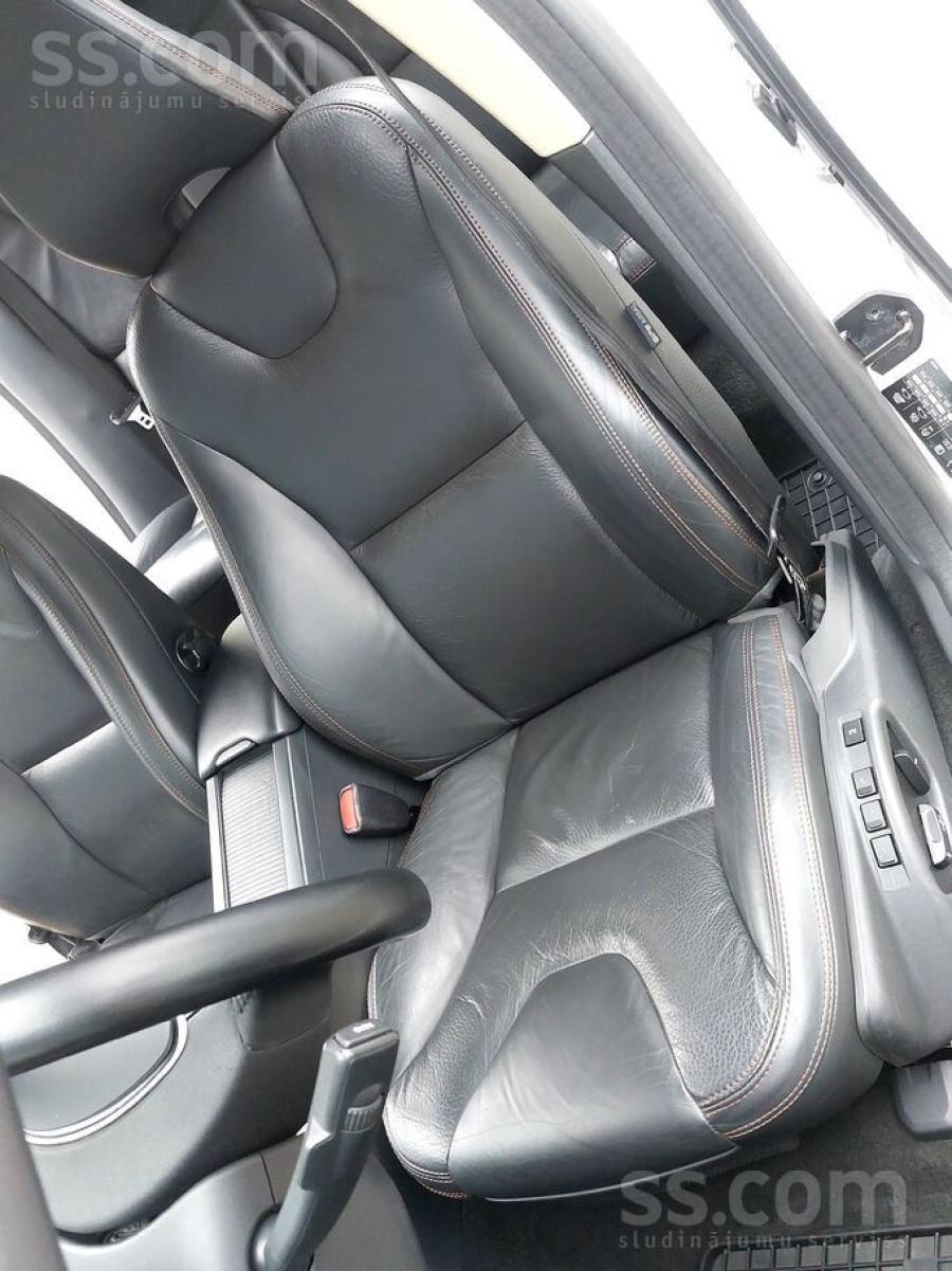 White Volvo XC60 2011 in Riga, with an engine capacity of 2.40 L and mileage of 241 thousand km for 9980 €, photo 25 on AUTOMOTO.COM.LV