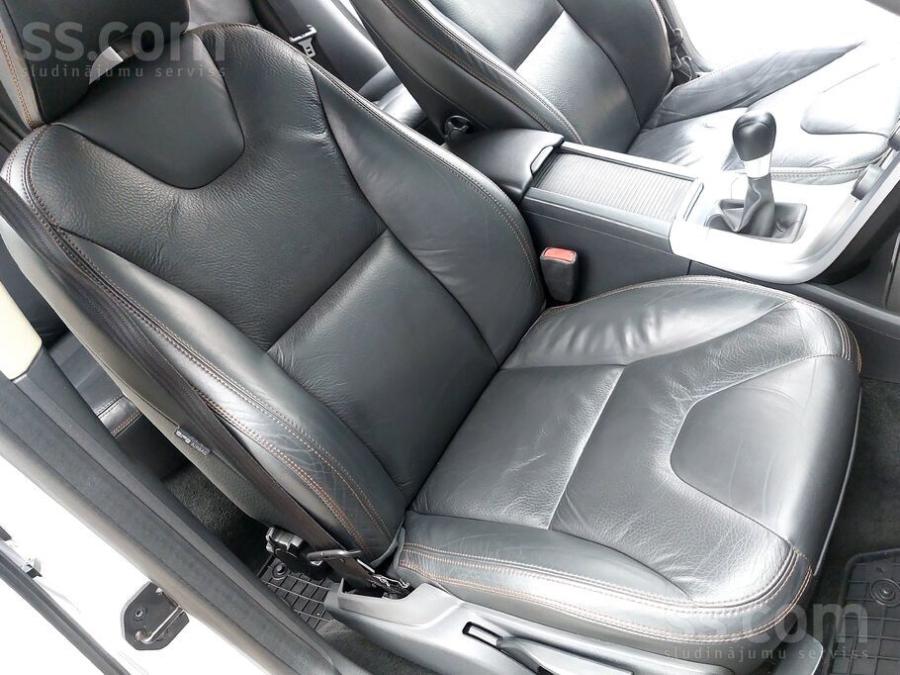 White Volvo XC60 2011 in Riga, with an engine capacity of 2.40 L and mileage of 241 thousand km for 9980 €, photo 26 on AUTOMOTO.COM.LV