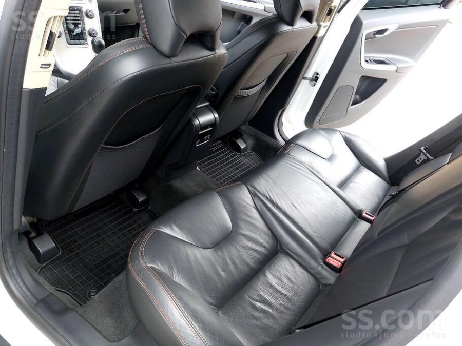 White Volvo XC60 2011 in Riga, with an engine capacity of 2.40 L and mileage of 241 thousand km for 9980 €, photo 28 on AUTOMOTO.COM.LV