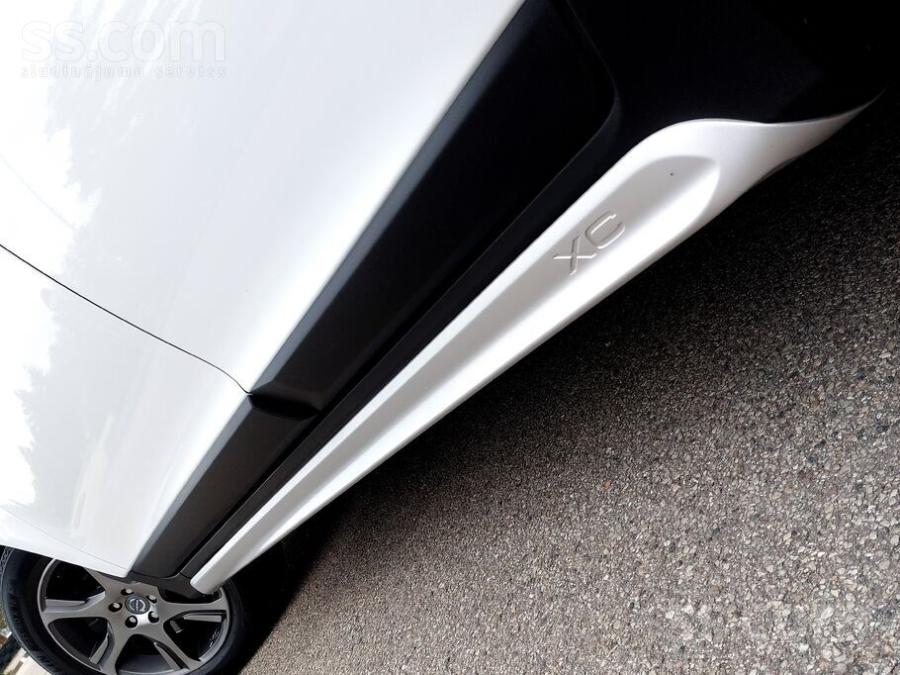 White Volvo XC60 2011 in Riga, with an engine capacity of 2.40 L and mileage of 241 thousand km for 9980 €, photo 33 on AUTOMOTO.COM.LV