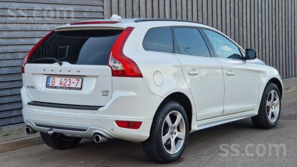 White Volvo XC60 2011 in Jelgava, with an engine capacity of 2.40 L and mileage of 225 thousand km for 8750 €, photo 5 on AUTOMOTO.COM.LV
