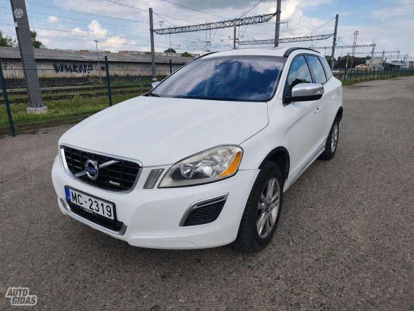 Volvo XC60 2011 in Siauliai on AUTOMOTO.COM.LV White Volvo XC60 2011 in Siauliai, with an engine capacity of 2.00 L and mileage of 365 thousand km for 4999 €, photo 1 on AUTOMOTO.COM.LV