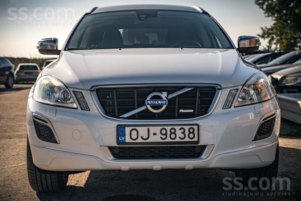 Balts Volvo XC60 2011 Rīga, ar dzinēja tilpumu 2.40 L un nobraukumu 310 tūkst. km par 9700 €, foto 3 vietnē AUTOMOTO.COM.LV