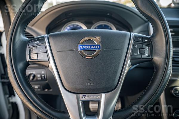 Balts Volvo XC60 2011 Rīga, ar dzinēja tilpumu 2.40 L un nobraukumu 310 tūkst. km par 9700 €, foto 10 vietnē AUTOMOTO.COM.LV