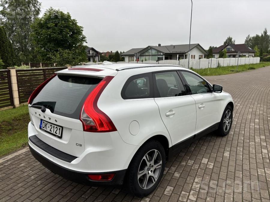 Balts Volvo XC60 2012 Rīga, ar dzinēja tilpumu 2.00 L un nobraukumu 545 tūkst. km par 8500 €, foto 7 vietnē AUTOMOTO.COM.LV