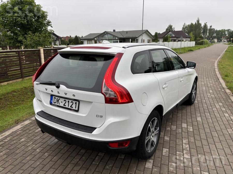 Balts Volvo XC60 2012 Rīga, ar dzinēja tilpumu 2.00 L un nobraukumu 545 tūkst. km par 8500 €, foto 8 vietnē AUTOMOTO.COM.LV