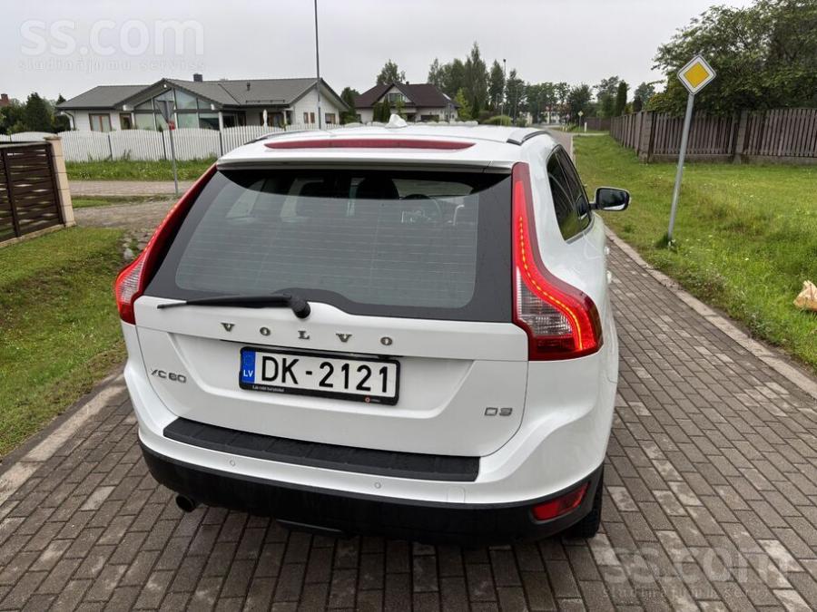 Balts Volvo XC60 2012 Rīga, ar dzinēja tilpumu 2.00 L un nobraukumu 545 tūkst. km par 8500 €, foto 9 vietnē AUTOMOTO.COM.LV