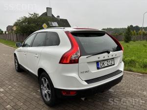 Balts Volvo XC60 2012 Rīga, ar dzinēja tilpumu 2.00 L un nobraukumu 545 tūkst. km par 8500 €, foto 10 vietnē AUTOMOTO.COM.LV