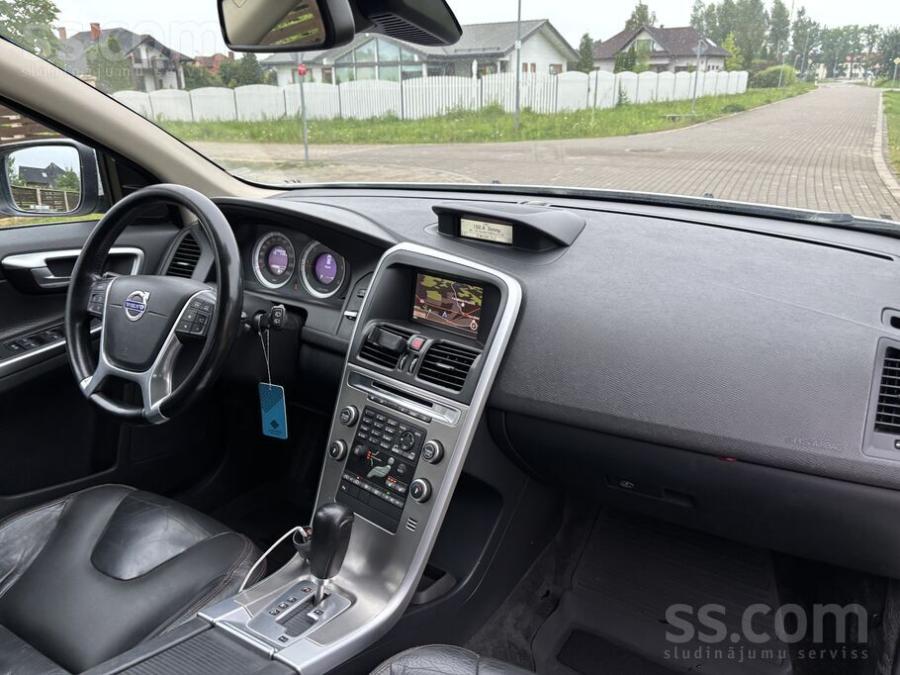Balts Volvo XC60 2012 Rīga, ar dzinēja tilpumu 2.00 L un nobraukumu 545 tūkst. km par 8500 €, foto 14 vietnē AUTOMOTO.COM.LV