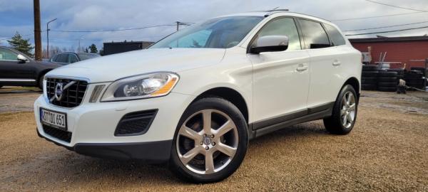 White Volvo XC60 2012 in Riga, with an engine capacity of 2.40 L and mileage of 287 thousand km for 10900 €, photo 2 on AUTOMOTO.COM.LV