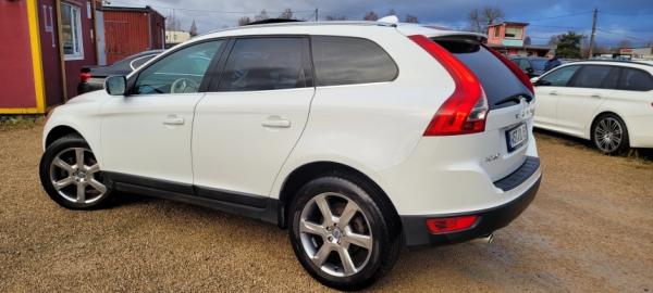 White Volvo XC60 2012 in Riga, with an engine capacity of 2.40 L and mileage of 287 thousand km for 10900 €, photo 4 on AUTOMOTO.COM.LV