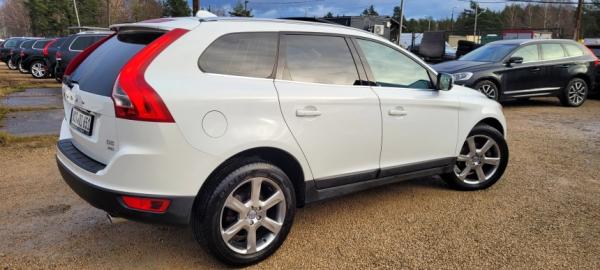 White Volvo XC60 2012 in Riga, with an engine capacity of 2.40 L and mileage of 287 thousand km for 10900 €, photo 5 on AUTOMOTO.COM.LV