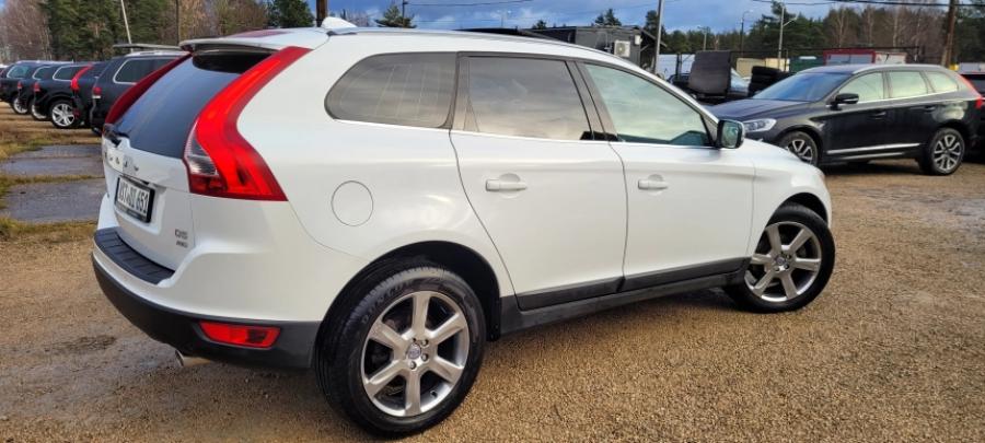 White Volvo XC60 2012 in Riga, with an engine capacity of 2.40 L and mileage of 287 thousand km for 10900 €, photo 5 on AUTOMOTO.COM.LV