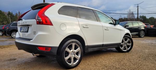 White Volvo XC60 2012 in Riga, with an engine capacity of 2.40 L and mileage of 287 thousand km for 10900 €, photo 6 on AUTOMOTO.COM.LV