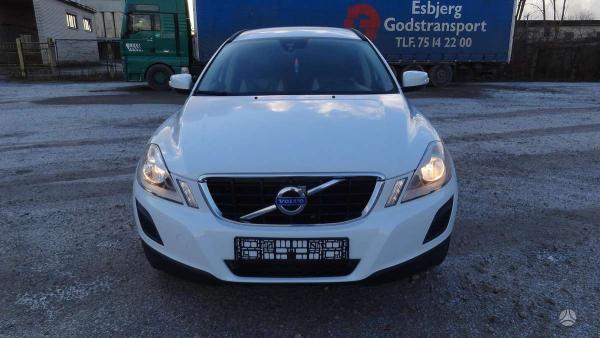 Balts Volvo XC60 2012 Joniškis, ar dzinēja tilpumu 1.98 L un nobraukumu 233 tūkst. km par 7348 €, foto 1 vietnē AUTOMOTO.COM.LV