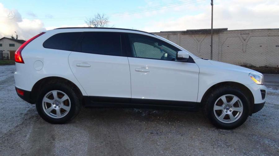White Volvo XC60 2012 in Joniskis, with an engine capacity of 1.98 L and mileage of 233 thousand km for 7348 €, photo 3 on AUTOMOTO.COM.LV