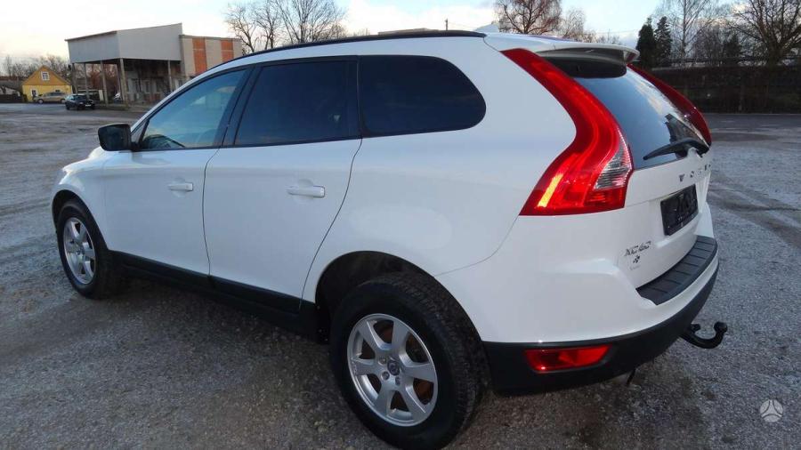 White Volvo XC60 2012 in Joniskis, with an engine capacity of 1.98 L and mileage of 233 thousand km for 7348 €, photo 9 on AUTOMOTO.COM.LV