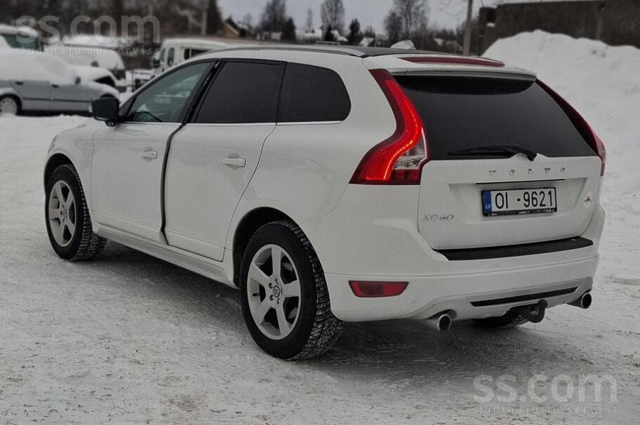 Balts Volvo XC60 2012 Rēzekne, ar dzinēja tilpumu 2.40 L un nobraukumu 0 tūkst. km par 7450 €, foto 4 vietnē AUTOMOTO.COM.LV