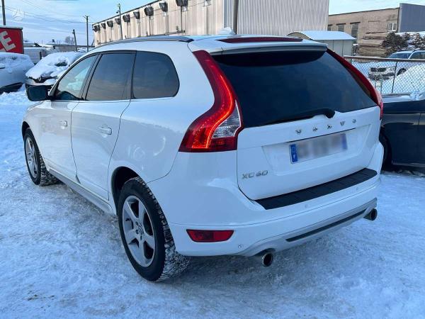 White Volvo XC60 2012 in Taurage, with an engine capacity of 2.40 L and mileage of 250 thousand km for 8400 €, photo 2 on AUTOMOTO.COM.LV