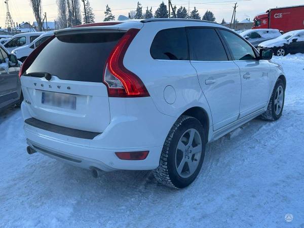 White Volvo XC60 2012 in Taurage, with an engine capacity of 2.40 L and mileage of 250 thousand km for 8400 €, photo 3 on AUTOMOTO.COM.LV