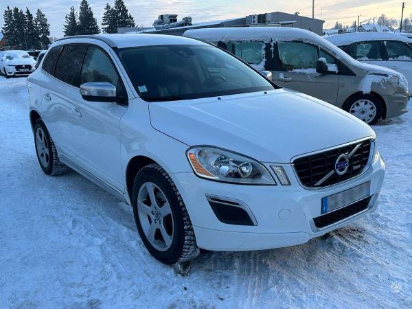 White Volvo XC60 2012 in Taurage, with an engine capacity of 2.40 L and mileage of 250 thousand km for 8400 €, photo 4 on AUTOMOTO.COM.LV