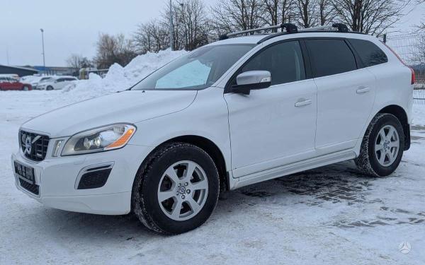 White Volvo XC60 2012 in Kaunas, with an engine capacity of 2.40 L and mileage of 276 thousand km for 5850 €, photo 1 on AUTOMOTO.COM.LV
