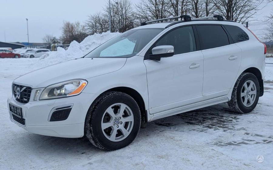 White Volvo XC60 2012 in Kaunas, with an engine capacity of 2.40 L and mileage of 276 thousand km for 5850 €, photo 1 on AUTOMOTO.COM.LV