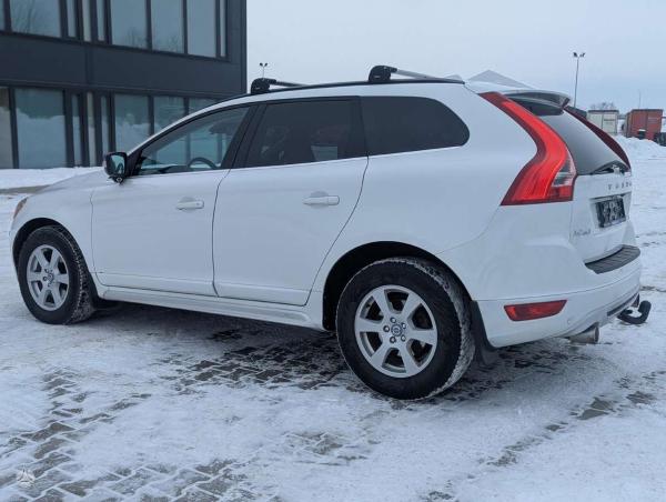 White Volvo XC60 2012 in Kaunas, with an engine capacity of 2.40 L and mileage of 276 thousand km for 5850 €, photo 4 on AUTOMOTO.COM.LV