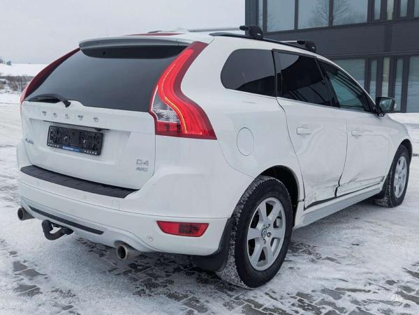 White Volvo XC60 2012 in Kaunas, with an engine capacity of 2.40 L and mileage of 276 thousand km for 5850 €, photo 6 on AUTOMOTO.COM.LV