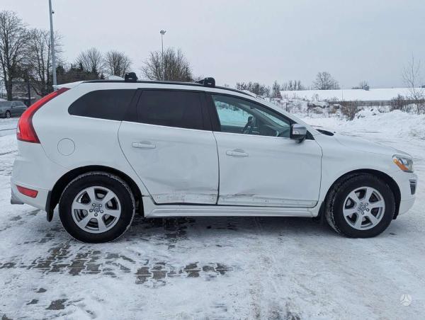 White Volvo XC60 2012 in Kaunas, with an engine capacity of 2.40 L and mileage of 276 thousand km for 5850 €, photo 7 on AUTOMOTO.COM.LV