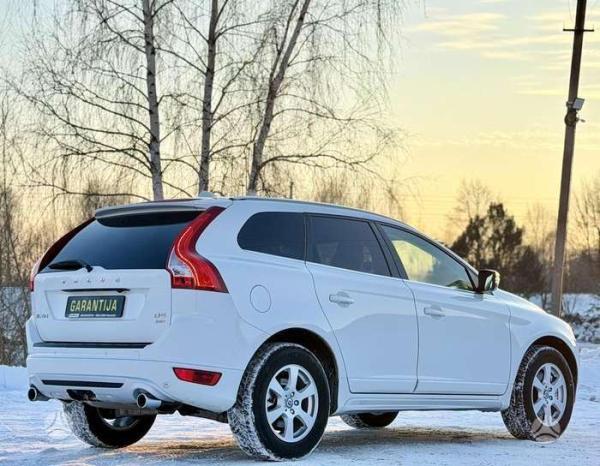 Balts Volvo XC60 2012 Šauļi, ar dzinēja tilpumu 2.40 L un nobraukumu 260 tūkst. km par 11950 €, foto 4 vietnē AUTOMOTO.COM.LV