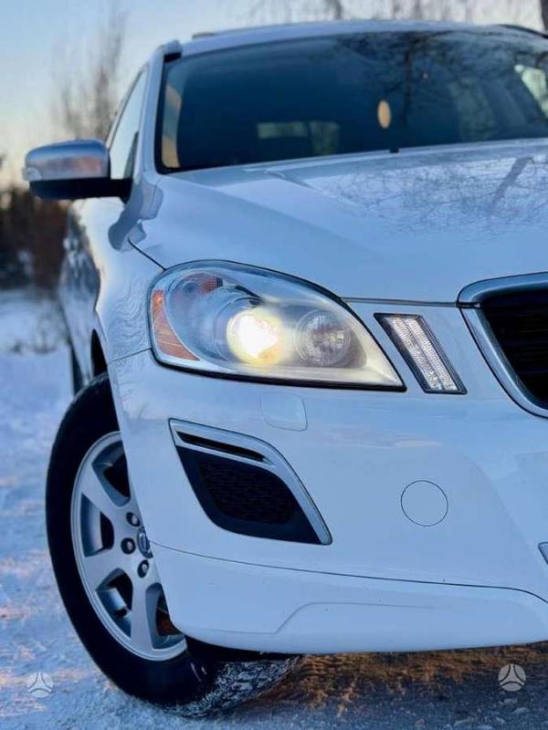 Balts Volvo XC60 2012 Šauļi, ar dzinēja tilpumu 2.40 L un nobraukumu 260 tūkst. km par 11950 €, foto 5 vietnē AUTOMOTO.COM.LV