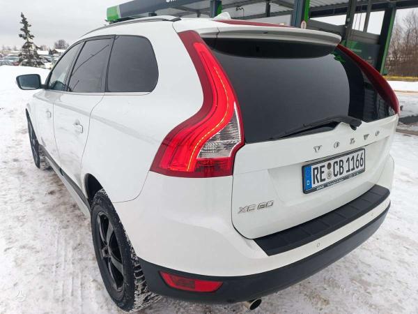 Balts Volvo XC60 2012 Utena, ar dzinēja tilpumu 2.40 L un nobraukumu 282 tūkst. km par 8700 €, foto 4 vietnē AUTOMOTO.COM.LV