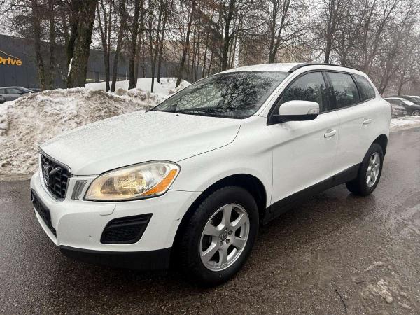 Balts Volvo XC60 2012 Viļņa, ar dzinēja tilpumu 1.98 L un nobraukumu 243 tūkst. km par 5470 €, foto 1 vietnē AUTOMOTO.COM.LV