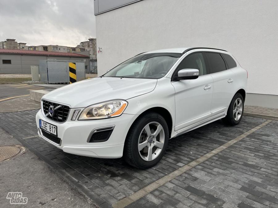 White Volvo XC60 2012 in Kaunas, with an engine capacity of 2.00 L and mileage of 270 thousand km for 10500 €, photo 1 on AUTOMOTO.COM.LV