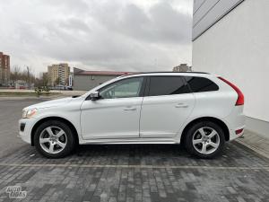 White Volvo XC60 2012 in Kaunas, with an engine capacity of 2.00 L and mileage of 270 thousand km for 10500 €, photo 4 on AUTOMOTO.COM.LV