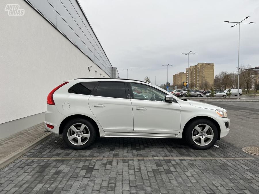 White Volvo XC60 2012 in Kaunas, with an engine capacity of 2.00 L and mileage of 270 thousand km for 10500 €, photo 5 on AUTOMOTO.COM.LV