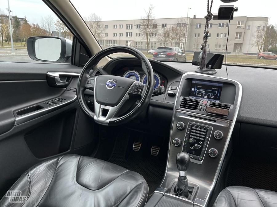 White Volvo XC60 2012 in Kaunas, with an engine capacity of 2.00 L and mileage of 270 thousand km for 10500 €, photo 11 on AUTOMOTO.COM.LV