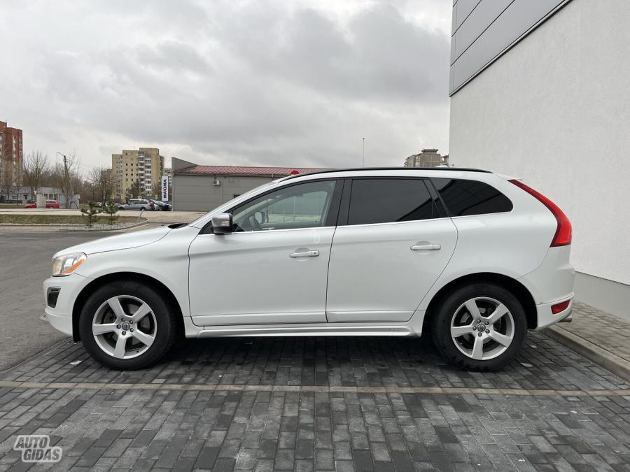 White Volvo XC60 2012 in Kaunas, with an engine capacity of 2.00 L and mileage of 270 thousand km for 9950 €, photo 4 on AUTOMOTO.COM.LV
