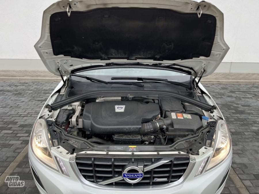 White Volvo XC60 2012 in Kaunas, with an engine capacity of 2.00 L and mileage of 270 thousand km for 9950 €, photo 8 on AUTOMOTO.COM.LV